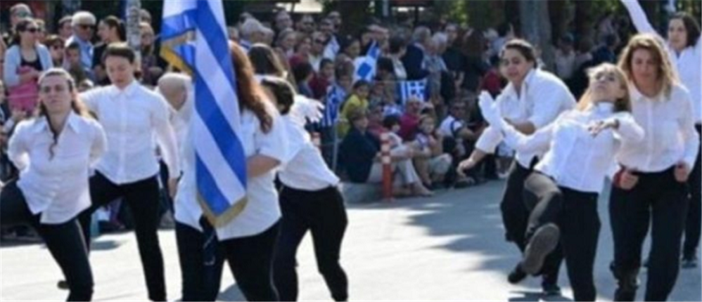 Το “μανιφέστο” των κοριτσιών της παρέλασης αλά Monty Python | Κοινωνία ...