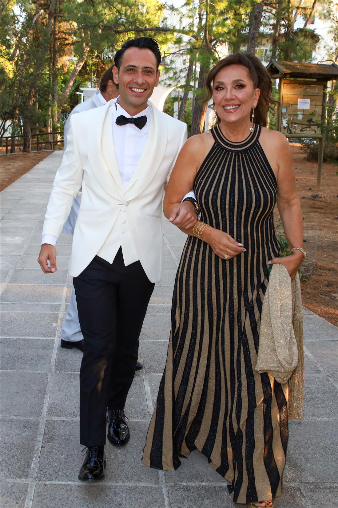 Αντύπας: Παντρεύτηκε ο γιος του, Πρόδρομος Μαζλουμίδης, την Ελένη Ντίνα ...