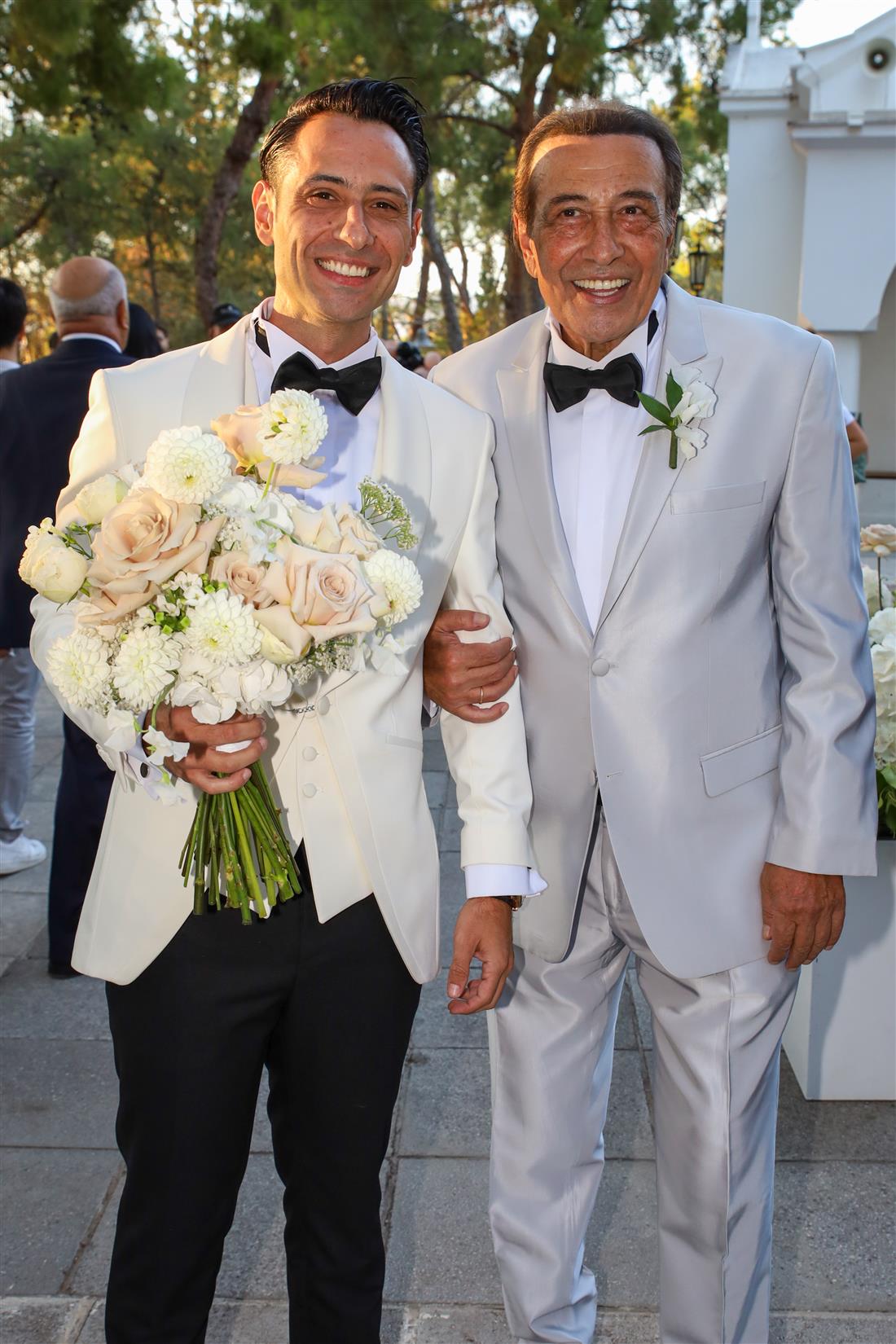 Αντύπας: Παντρεύτηκε ο γιος του, Πρόδρομος Μαζλουμίδης, την Ελένη Ντίνα ...