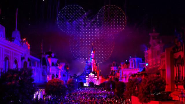 Disneyland: Drones σχημάτισαν την μορφή του Mickey Mouse στον γαλλικό ...